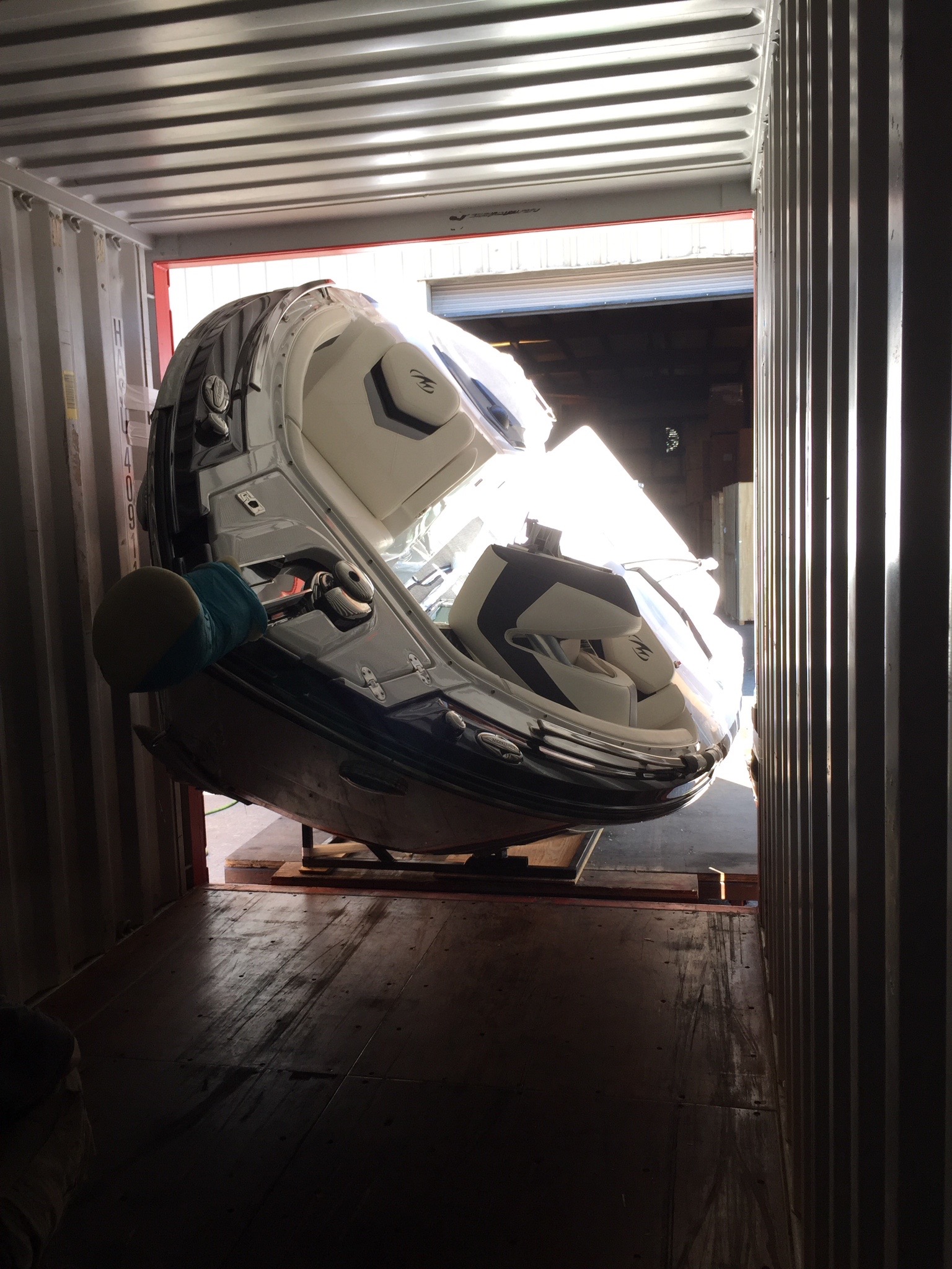 Boat Loading Services – Oceans International